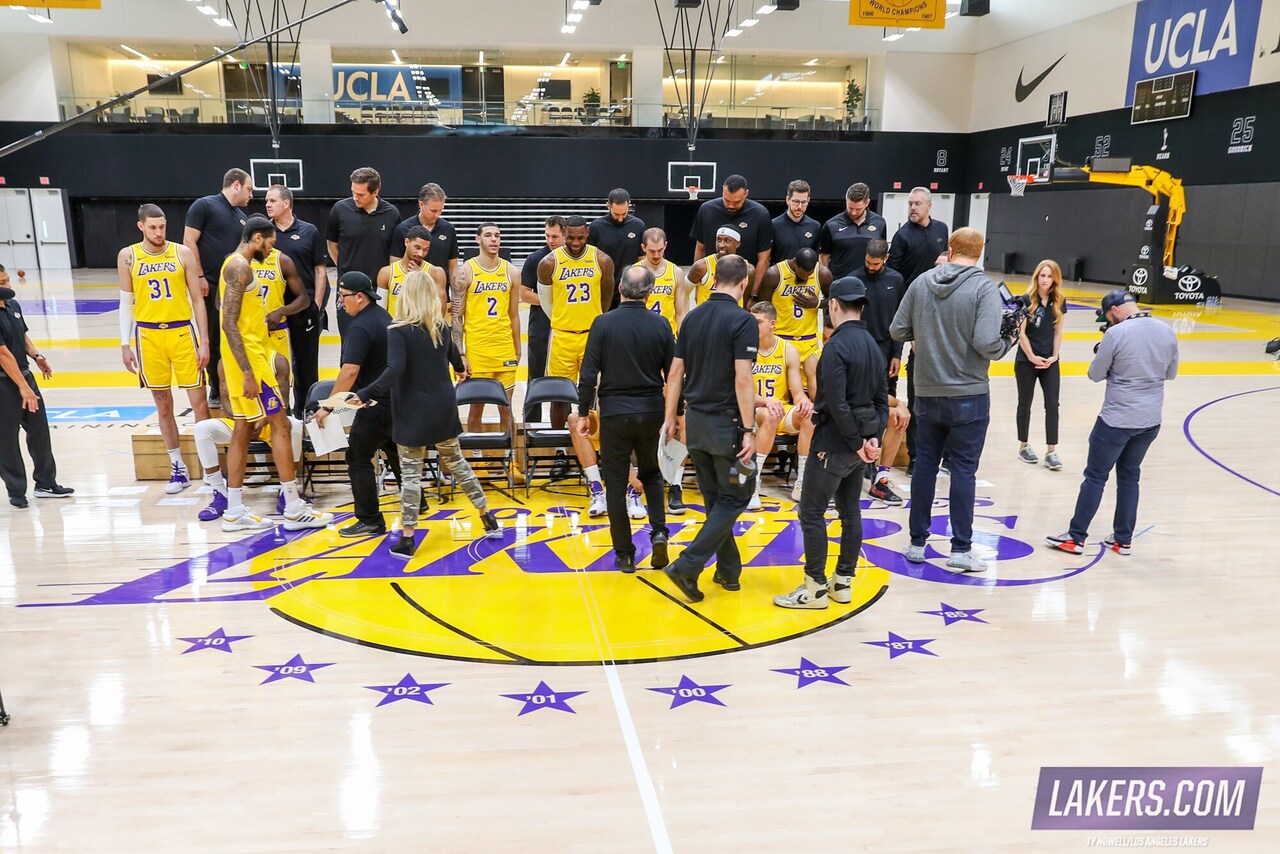 Photos: Team Photo Day | Los Angeles Lakers