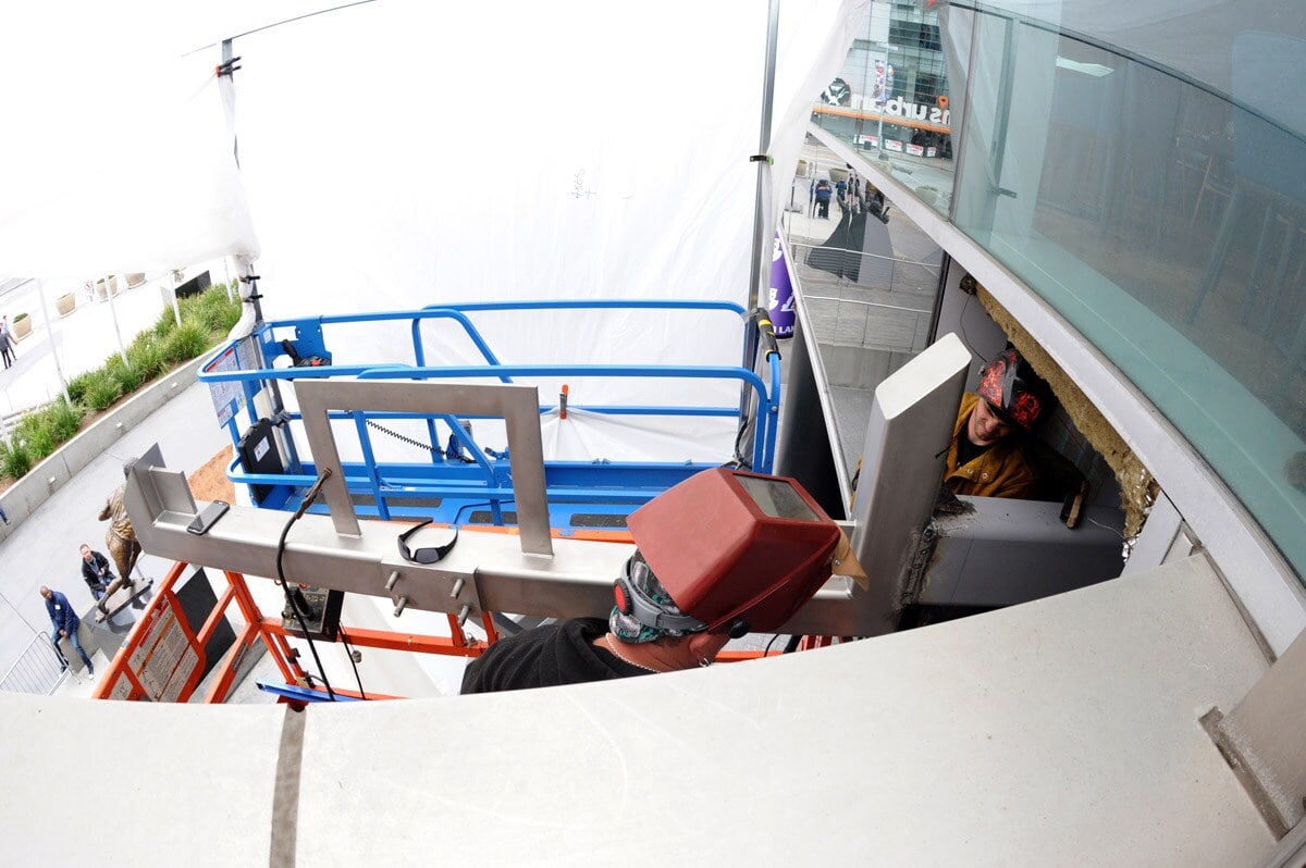 Shaq Statue Installation Gallery | Los Angeles Lakers