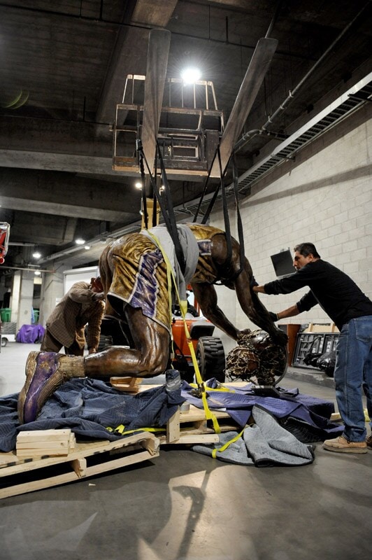 Shaq Statue Installation Gallery | Los Angeles Lakers