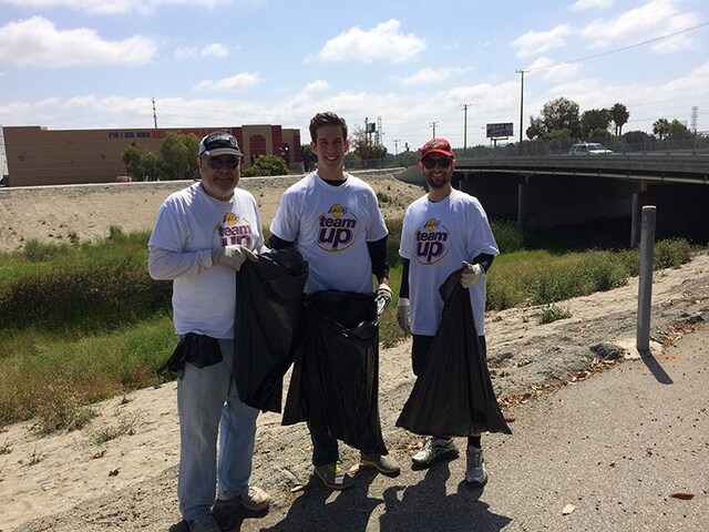 LA River Clean-Up Photo Gallery | NBA.com