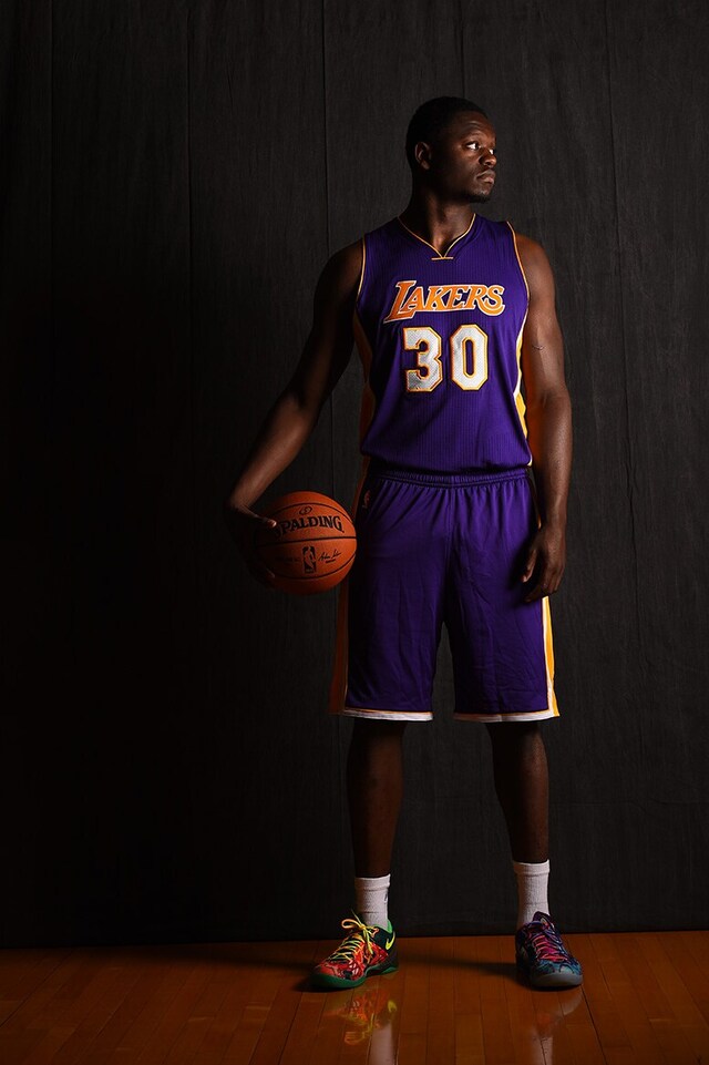 Julius Randle Rookie Photo Shoot Photo Gallery | NBA.com