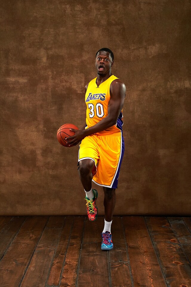 Julius Randle Rookie Photo Shoot Photo Gallery | NBA.com