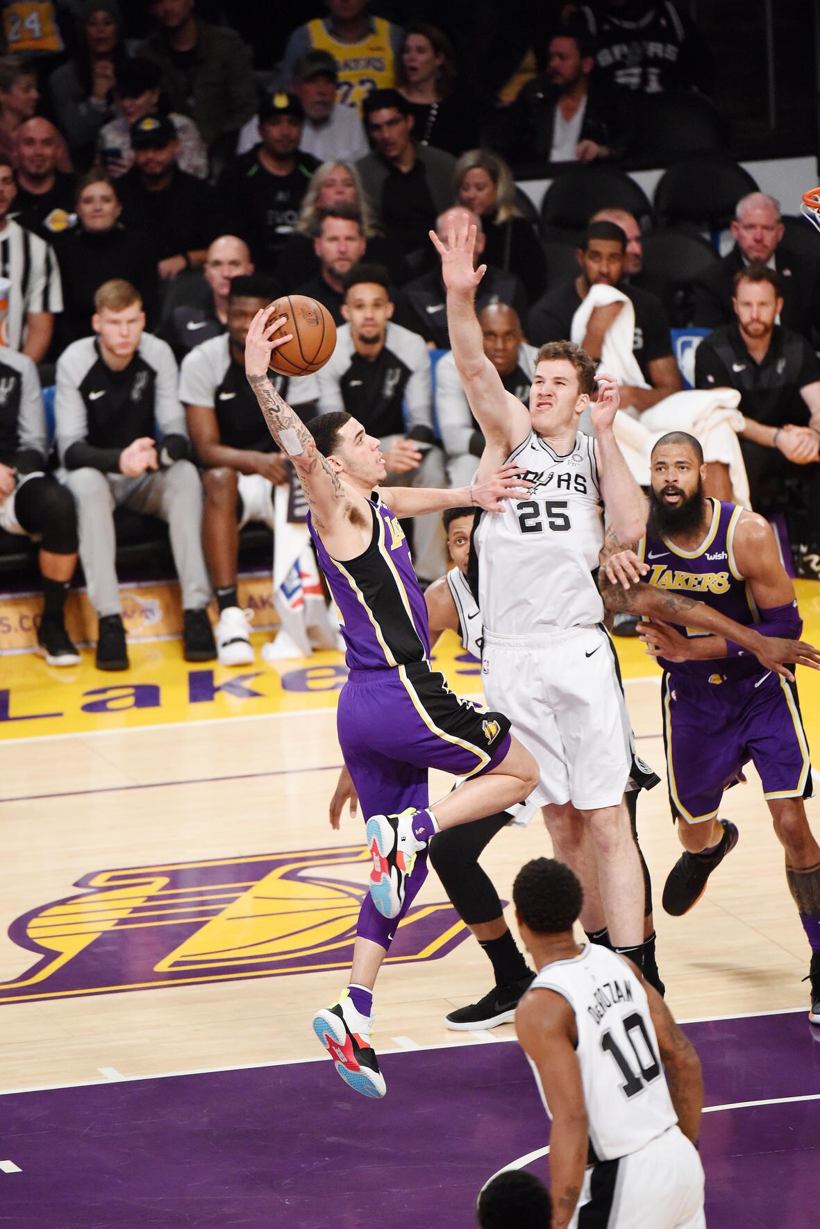 Photos: Lakers vs. Spurs (12/05/18) Photo Gallery | NBA.com