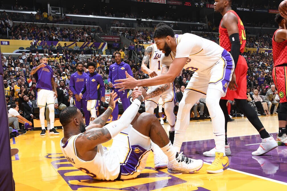 Photos: Lakers vs Hawks (11/17/19) Photo Gallery | NBA.com