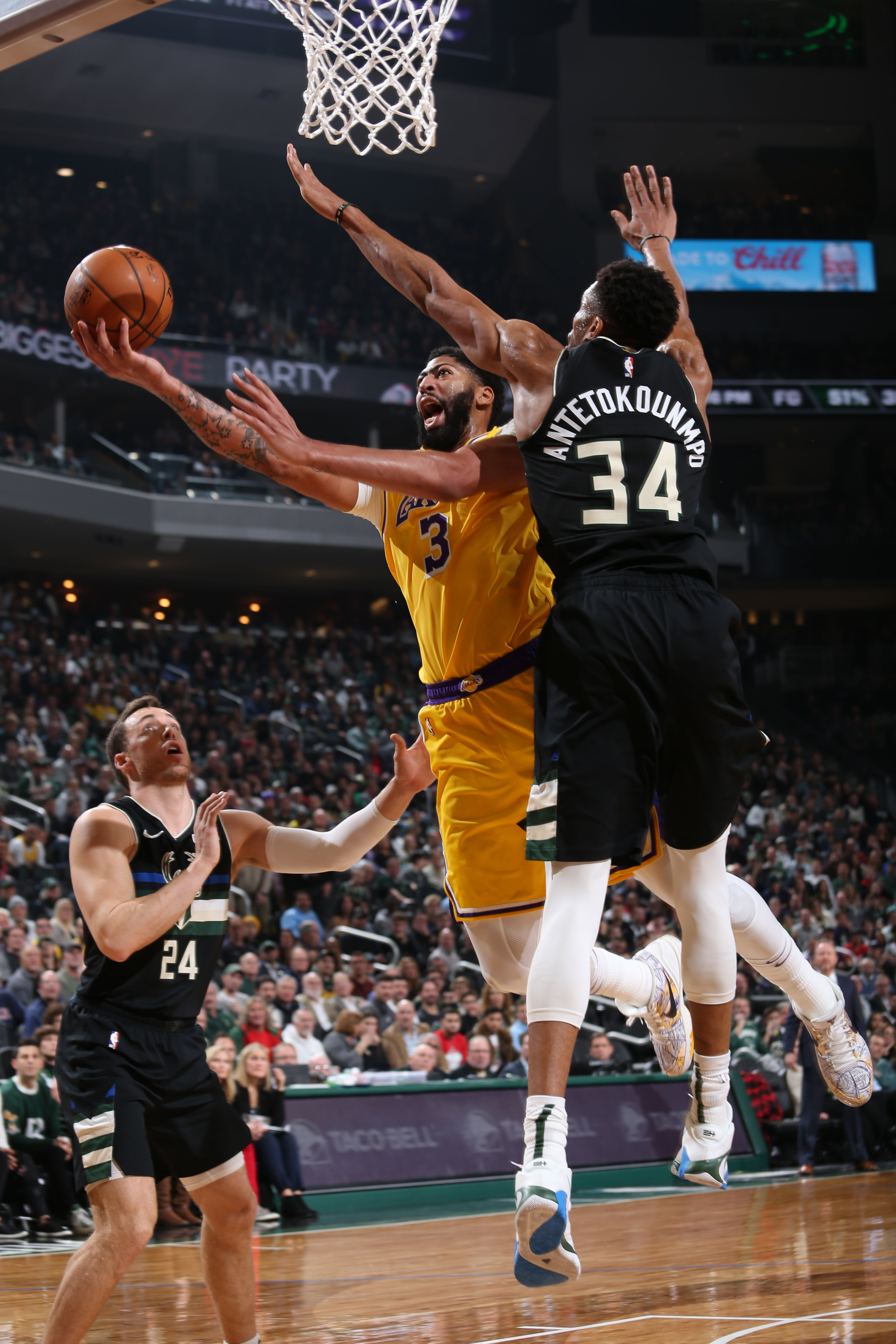 Photos: Lakers vs Bucks (12/19/2019) Photo Gallery | NBA.com
