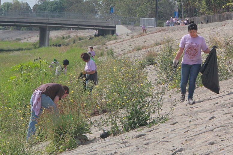 LA River Clean-Up | Los Angeles Lakers
