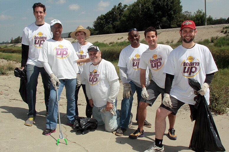 LA River Clean-Up | Los Angeles Lakers