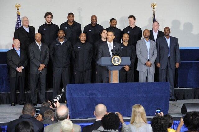 2010-11 Lakers Meet President Obama Photo Gallery | NBA.com