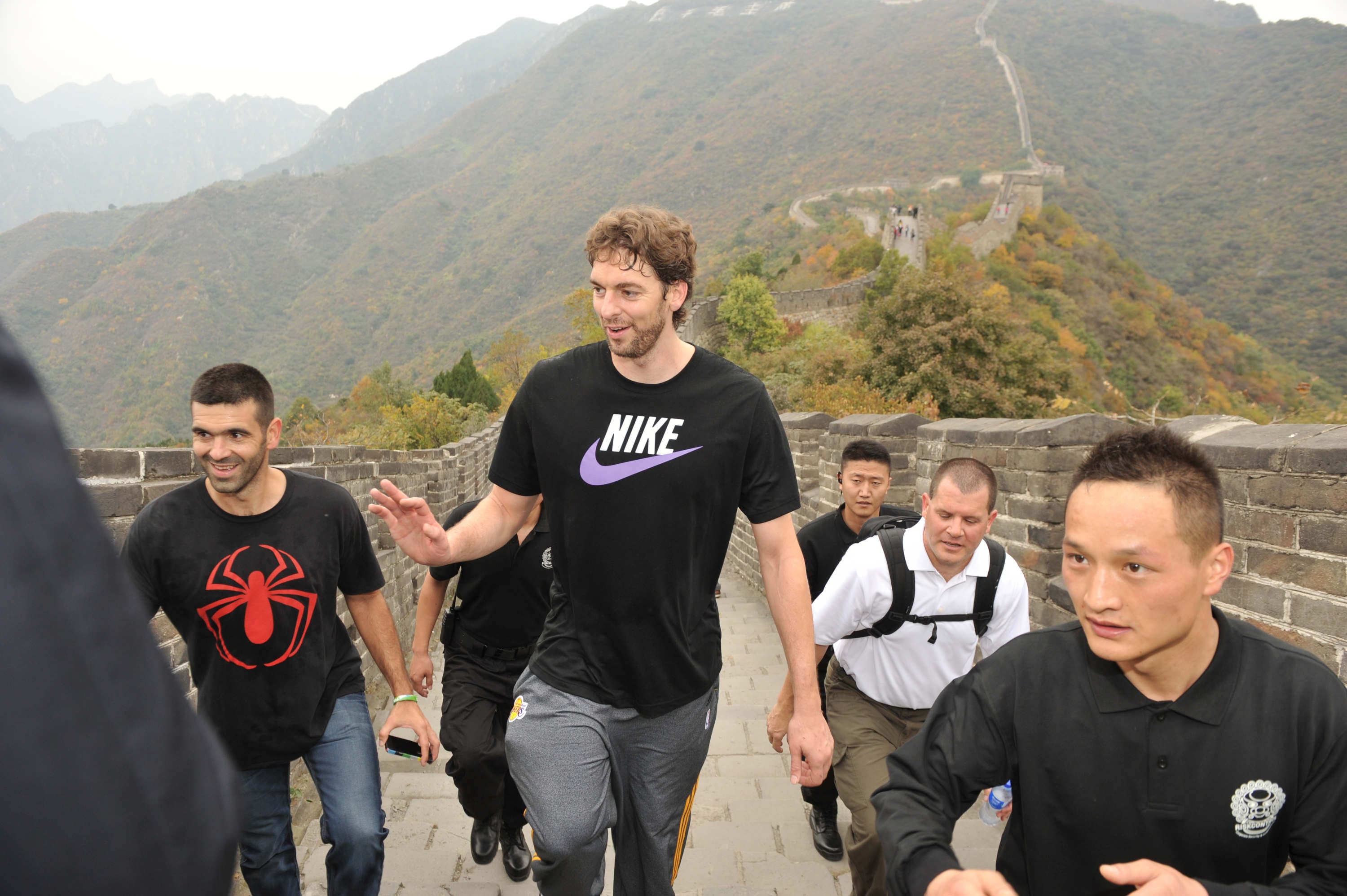 Lakers Visit the Great Wall | Los Angeles Lakers