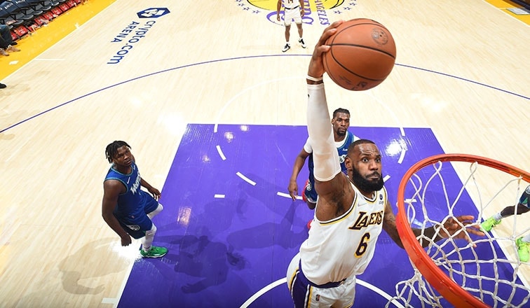 Lakers Show Grit for Second Straight Win | Los Angeles Lakers