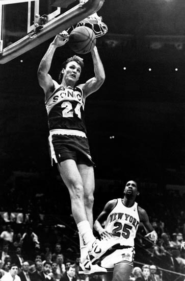 Ranking 70 Greatest Dunkers in NBA History Photo Gallery