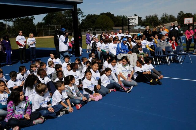 Restauración de la Cancha de Pinar Elementary Photo Gallery | NBA.com