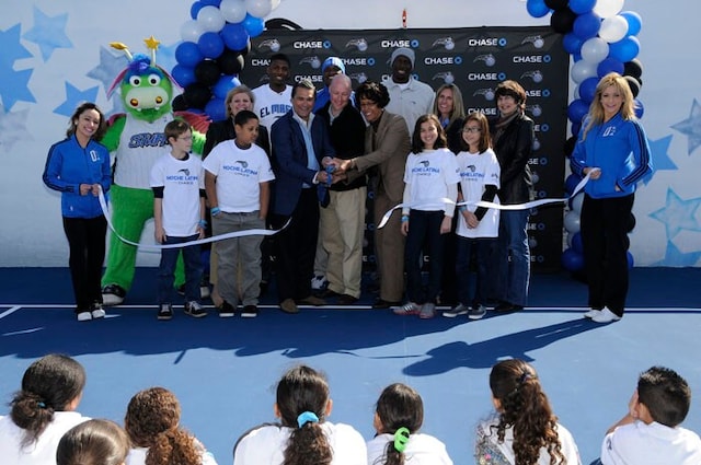 Restauración de la Cancha de Pinar Elementary Photo Gallery | NBA.com