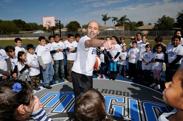 Restauración de la Cancha de Pinar Elementary Photo Gallery | NBA.com