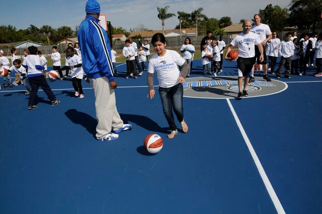 Restauración de la Cancha de Pinar Elementary Photo Gallery | NBA.com