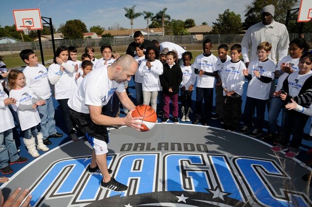 Restauración de la Cancha de Pinar Elementary Photo Gallery | NBA.com