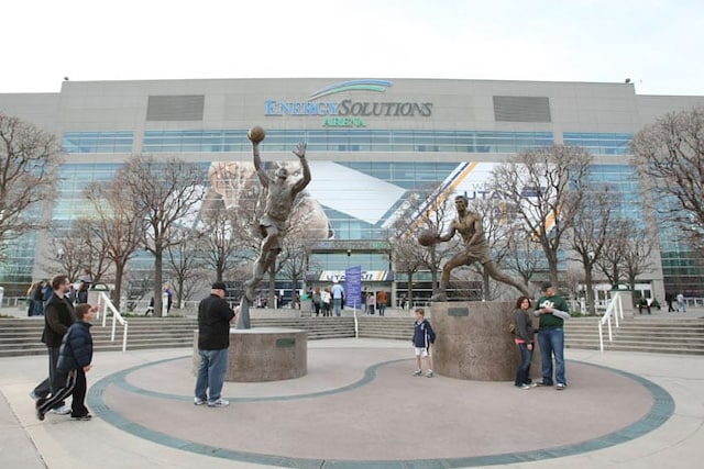 Arena Tour: General Exterior Views of all 29 NBA Arenas Photo Gallery ...