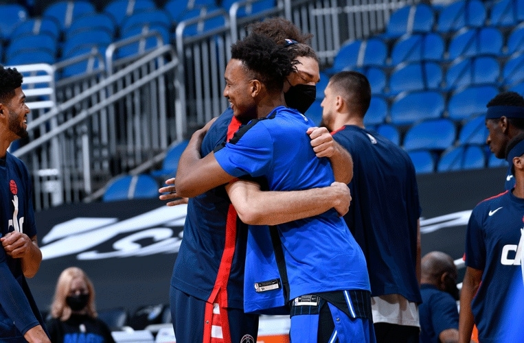 Robin Lopez Sees His Role With Magic as Like a 'Relief Pitcher in ...