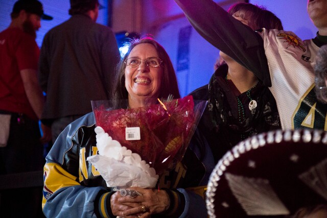 Fan of the Year: Vicki Ray Photo Gallery | NBA.com