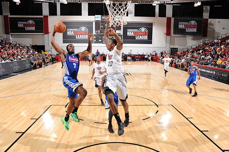 Adonis Thomas Career Gallery Photo Gallery | NBA.com