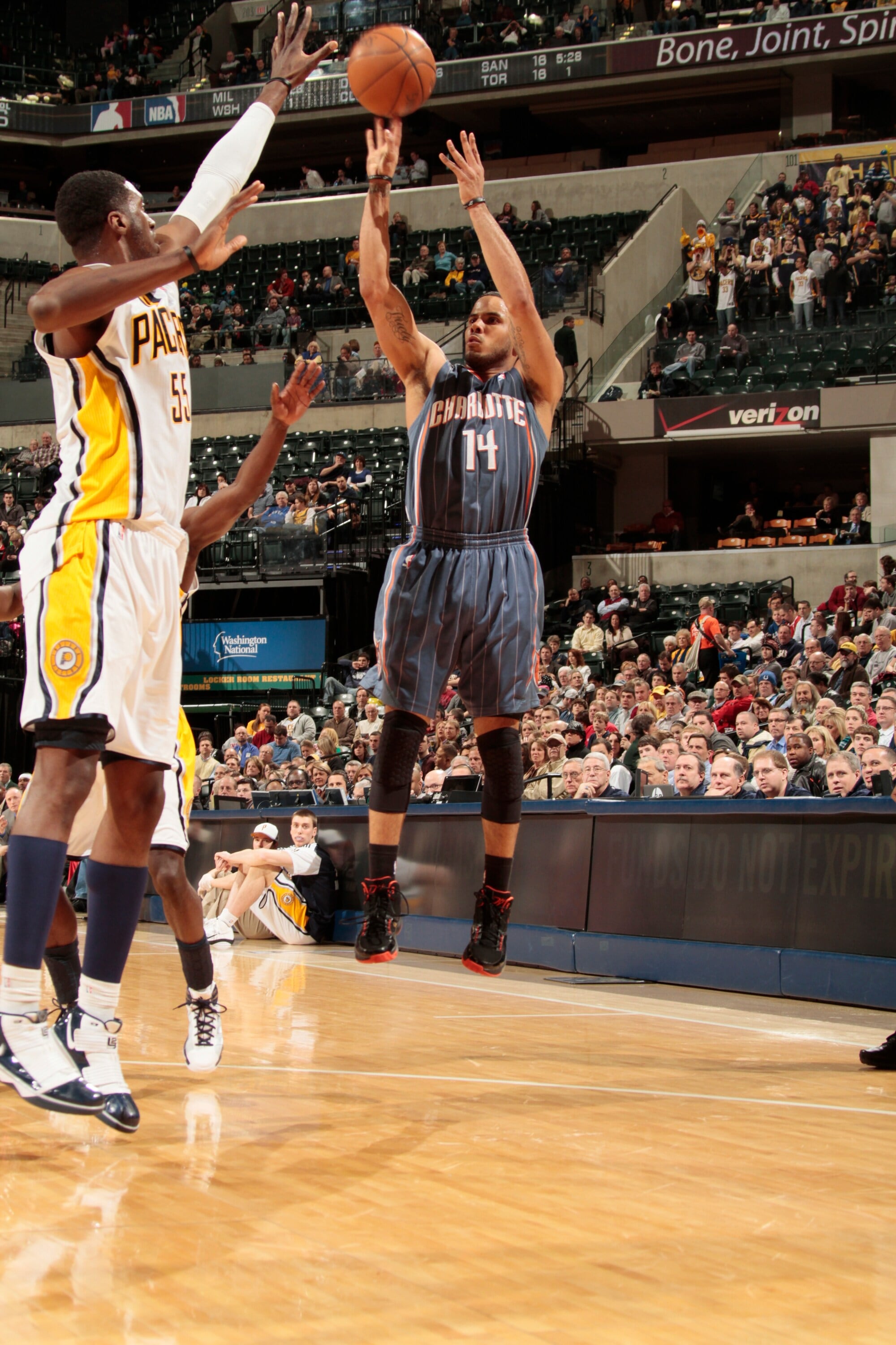 D.J. Augustin Photo Gallery | NBA.com