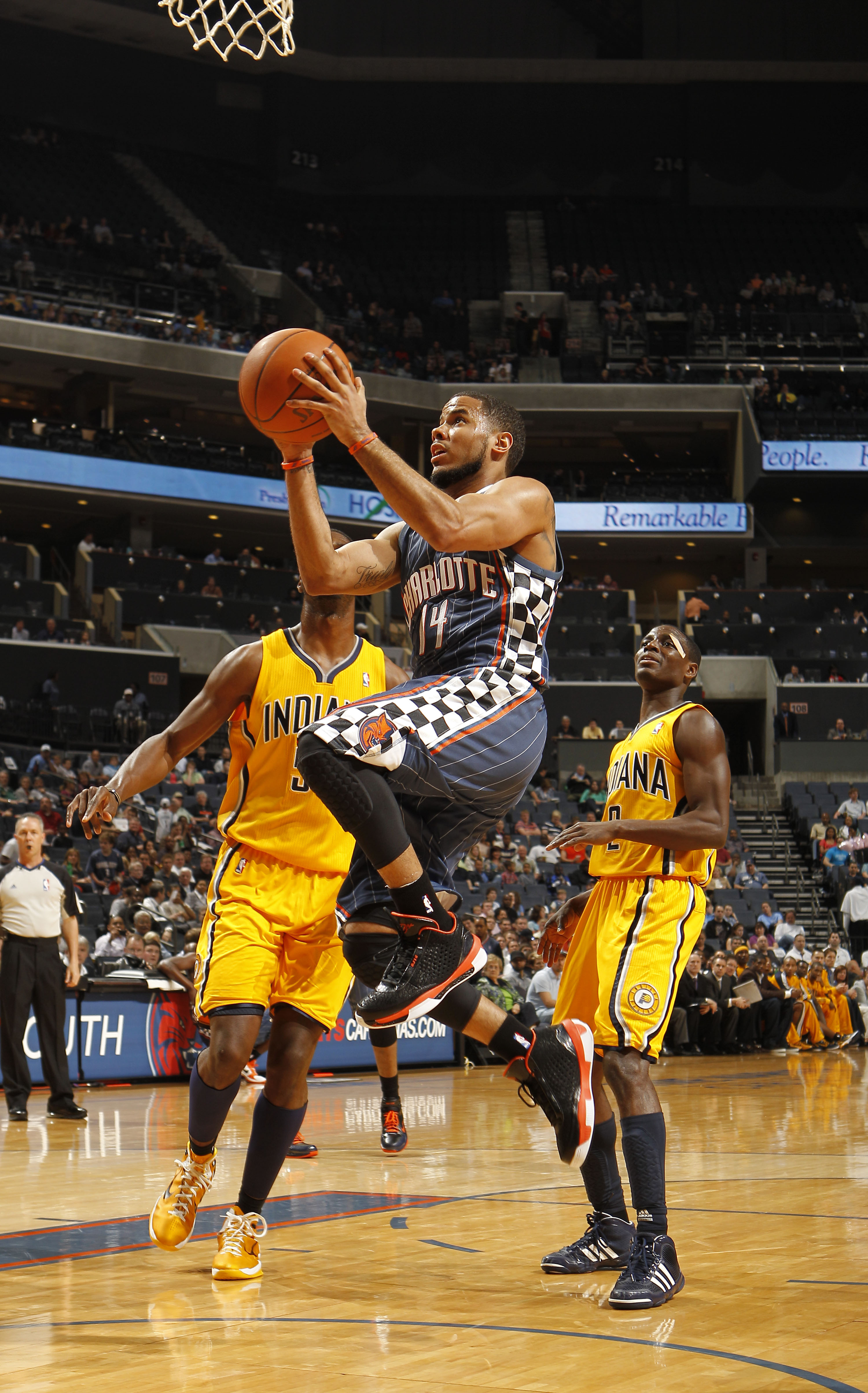 D.J. Augustin Photo Gallery | NBA.com