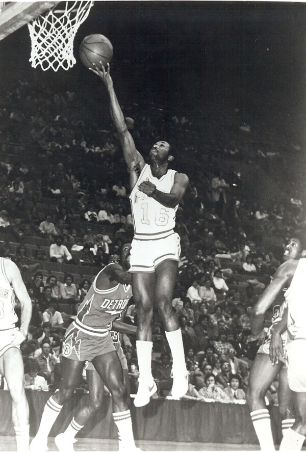 Johnny Davis Photo Gallery | NBA.com