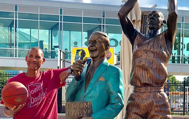 Miller Visits Children's Museum Statue During Indiana Trip | Indiana Pacers