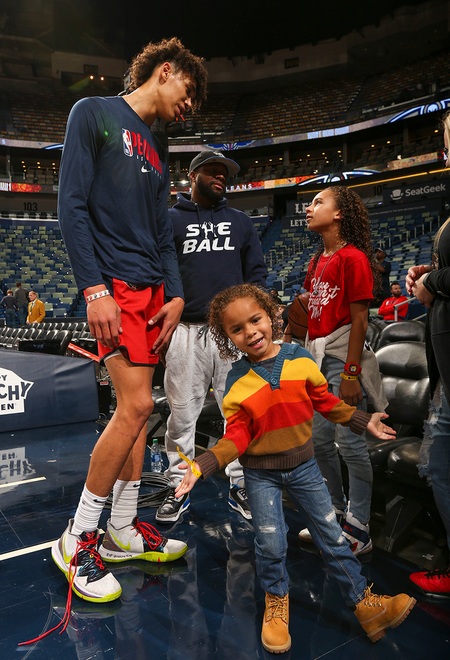 Photos: Jaxson Hayes Meet-and-Greet with Jaliyah Manuel Photo Gallery ...