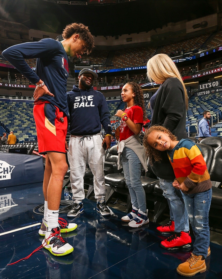 Photos: Jaxson Hayes Meet-and-Greet with Jaliyah Manuel Photo Gallery ...