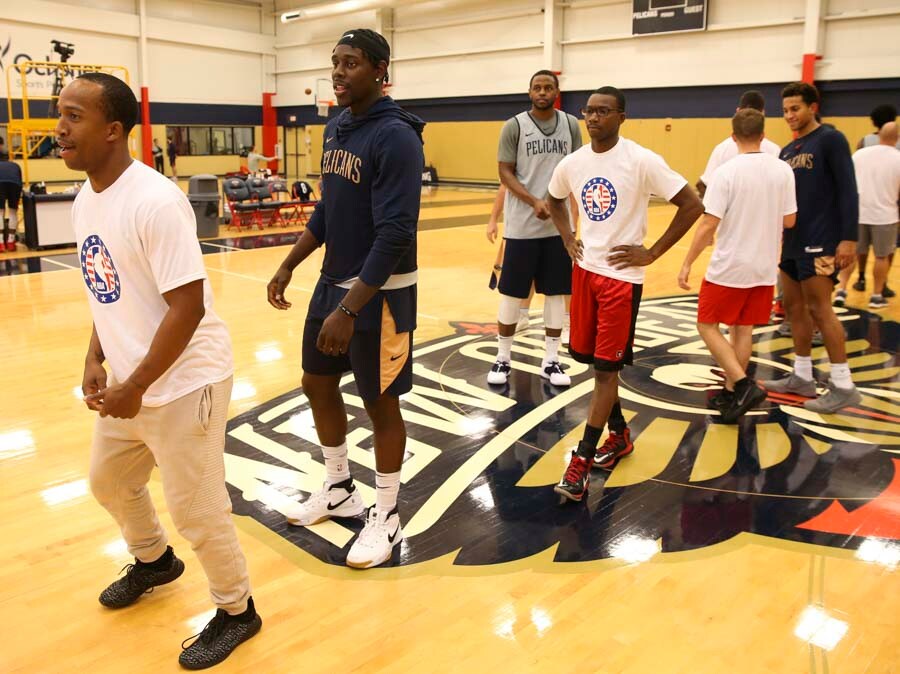 USO knockout with the Pels Photo Gallery | NBA.com