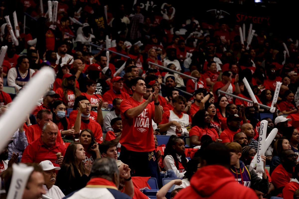 Nba Basketball Fans Cheering