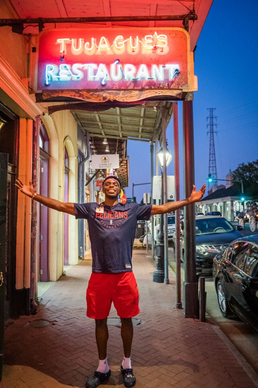 Pelicans Zylan Cheatham eats his way through NOLA Photo Gallery | NBA.com