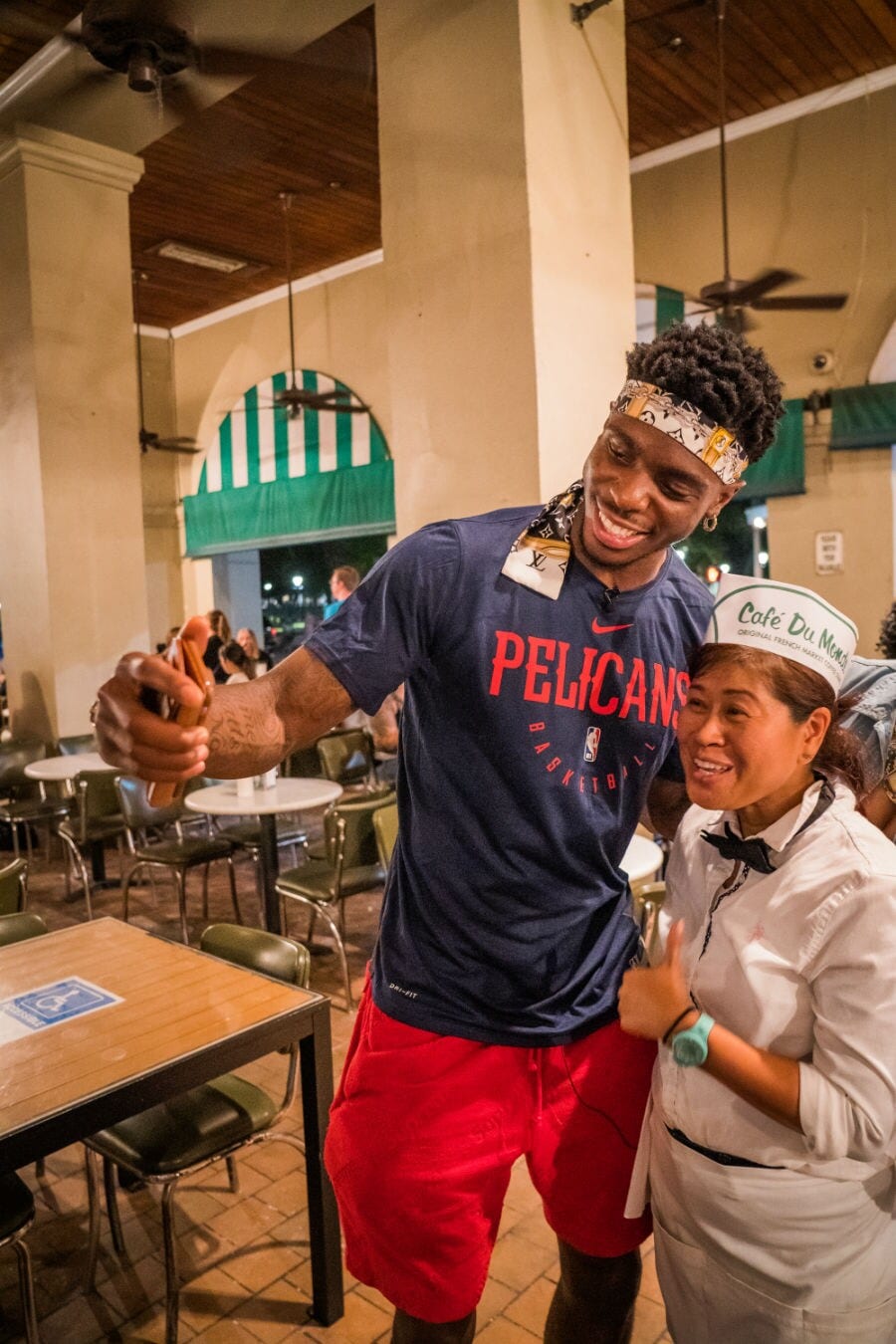 Pelicans Zylan Cheatham eats his way through NOLA Photo Gallery | NBA.com
