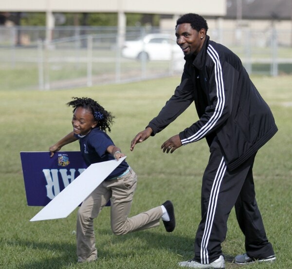 Estelle Elementary Bee-Fit Field Day Photo Gallery | NBA.com