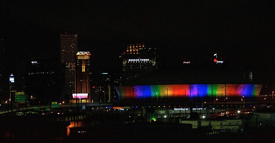 Smoothie King Center and Mercedes-Benz Superdome shined colors in honor ...