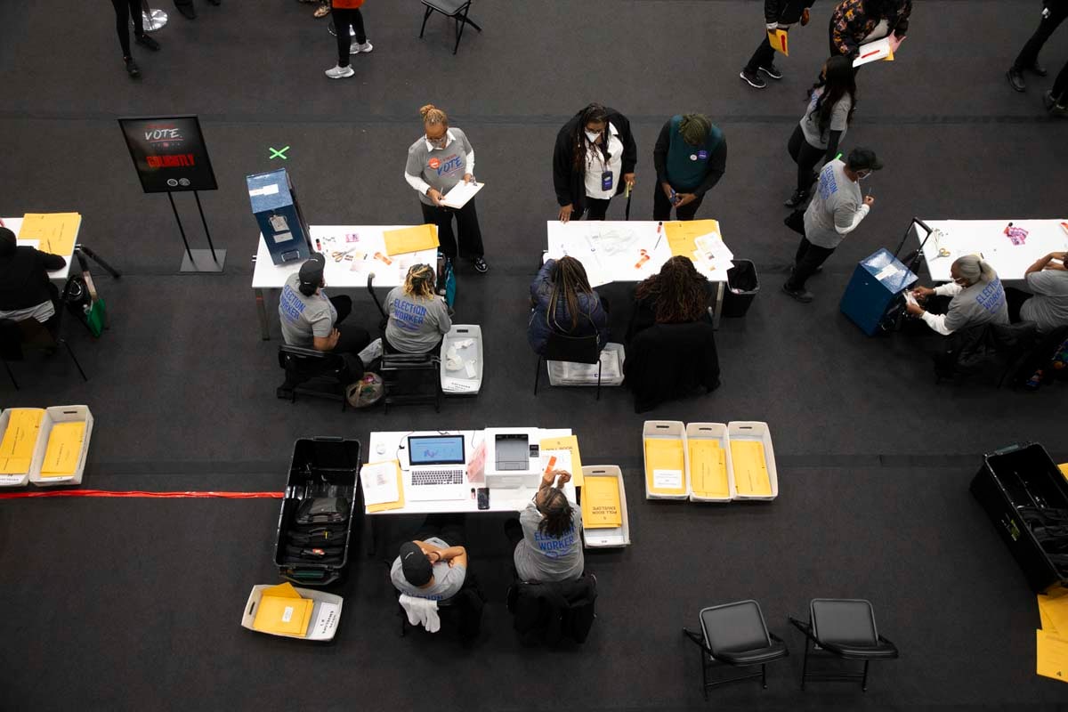 Receiving Board at Pistons Performance Center Photo Gallery | NBA.com