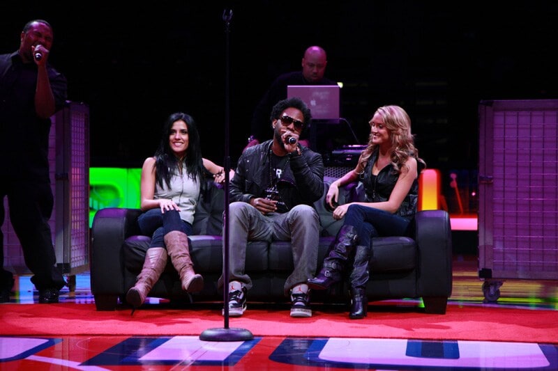 Dwele Performs at Halftime | Detroit Pistons
