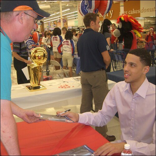 Austin Daye at Meijer, June 27 Photo Gallery | NBA.com