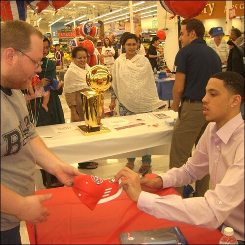Austin Daye at Meijer, June 27 | Detroit Pistons