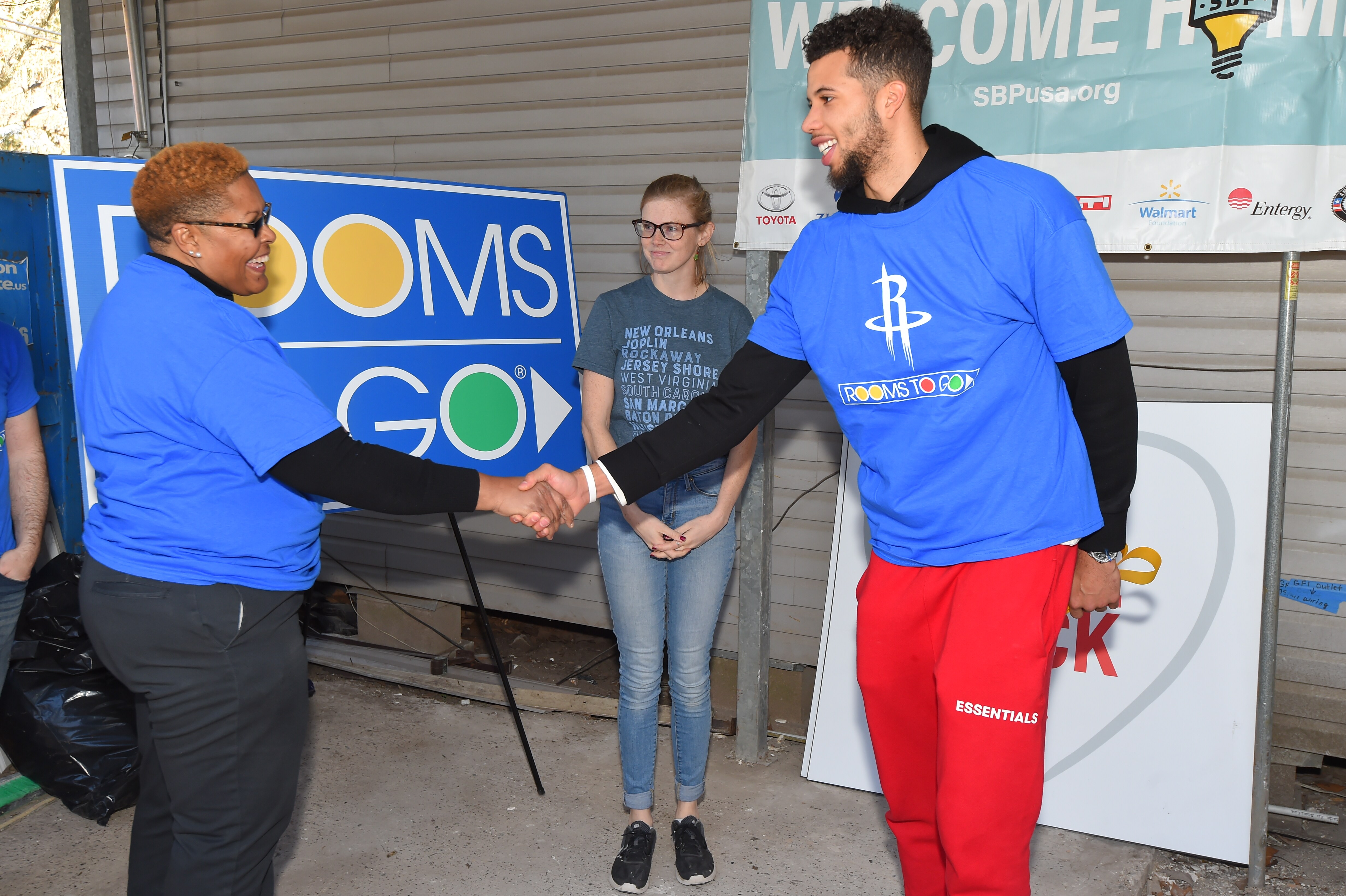 Rockets and Rooms To Go Furnish Home Photo Gallery | NBA.com