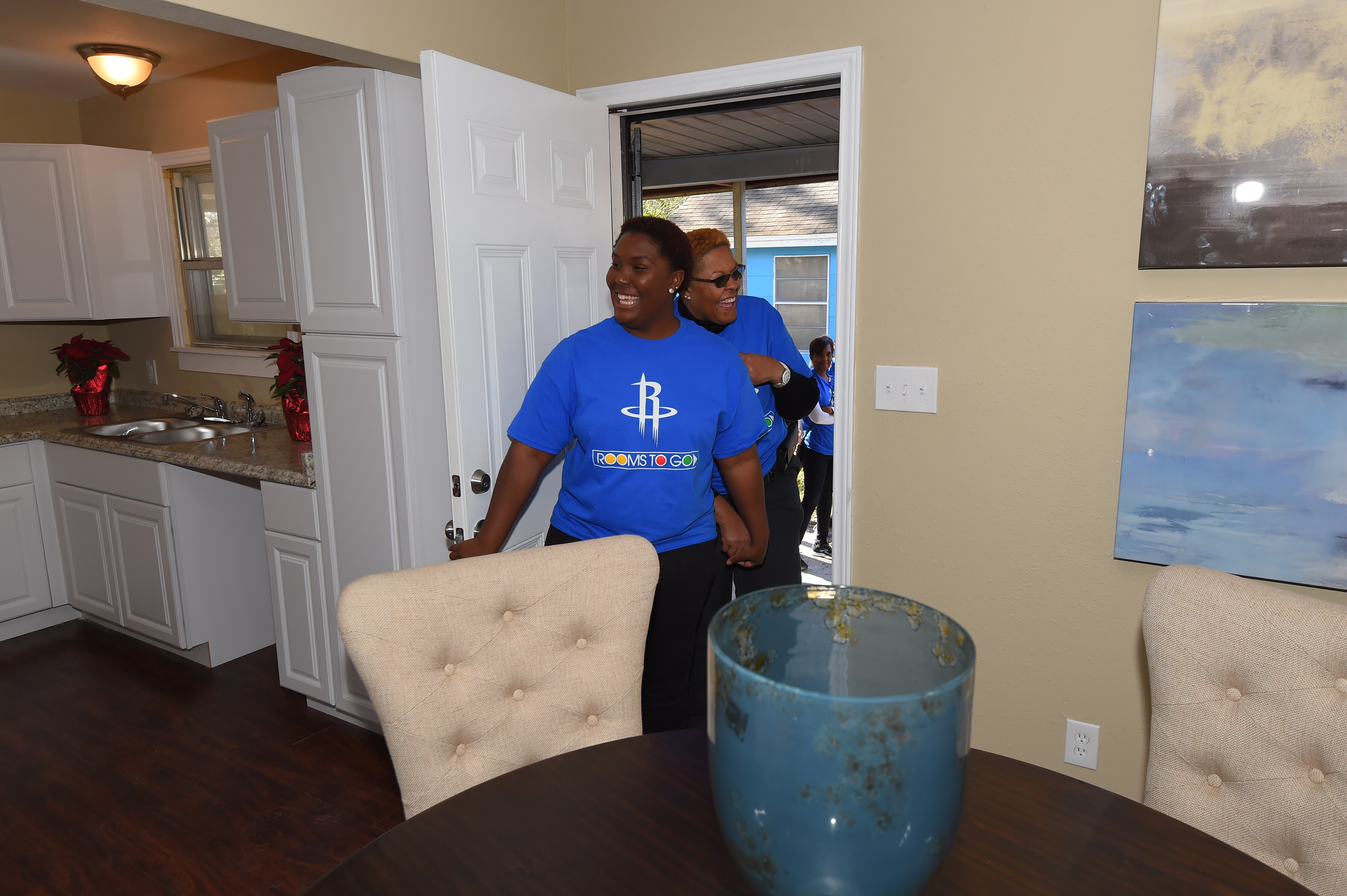 Rockets and Rooms To Go Furnish Home Photo Gallery | NBA.com