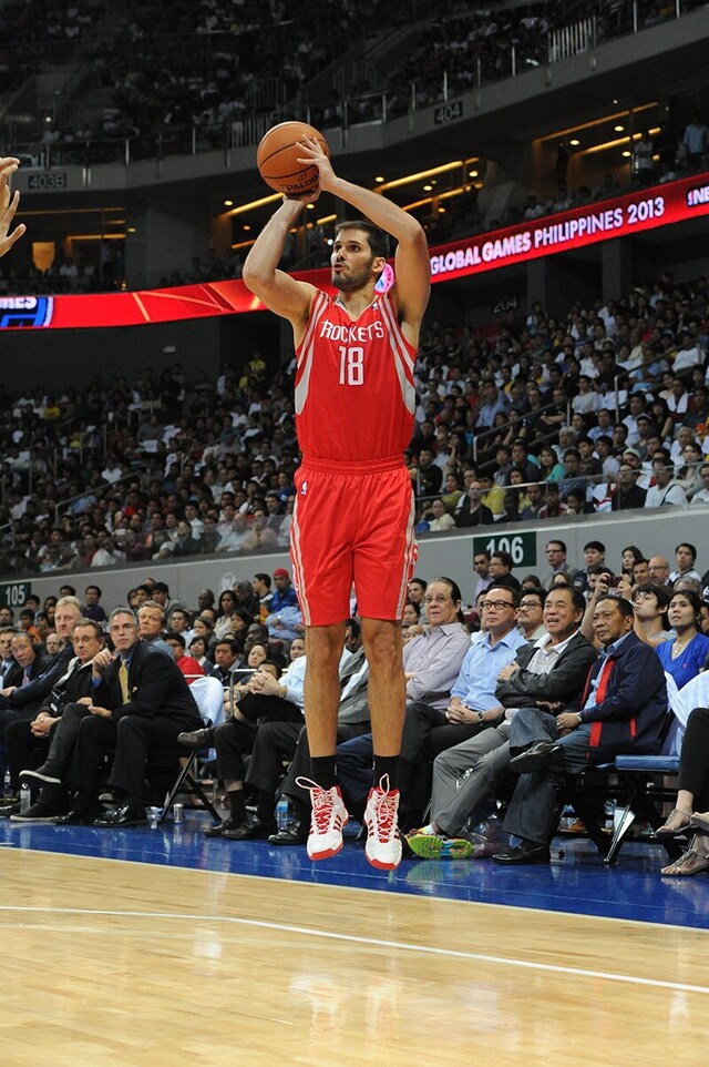 Rockets vs. Pacers in Manila Photo Gallery | NBA.com