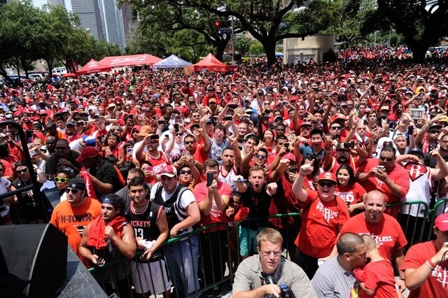 Dwight Howard Fan Rally Photo Gallery | NBA.com