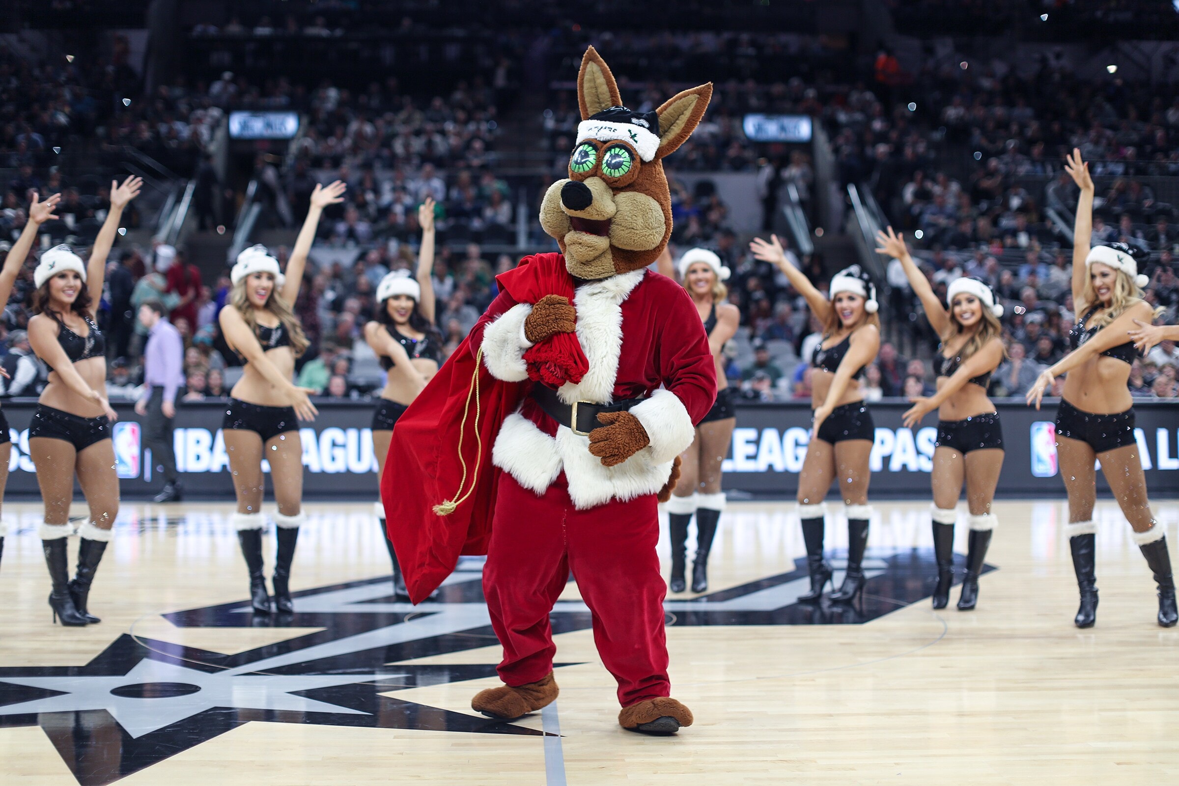 Silver Dancers: December | San Antonio Spurs