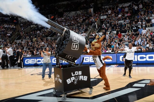 Spurs vs. Nuggets 4/3/15 Photo Gallery | NBA.com