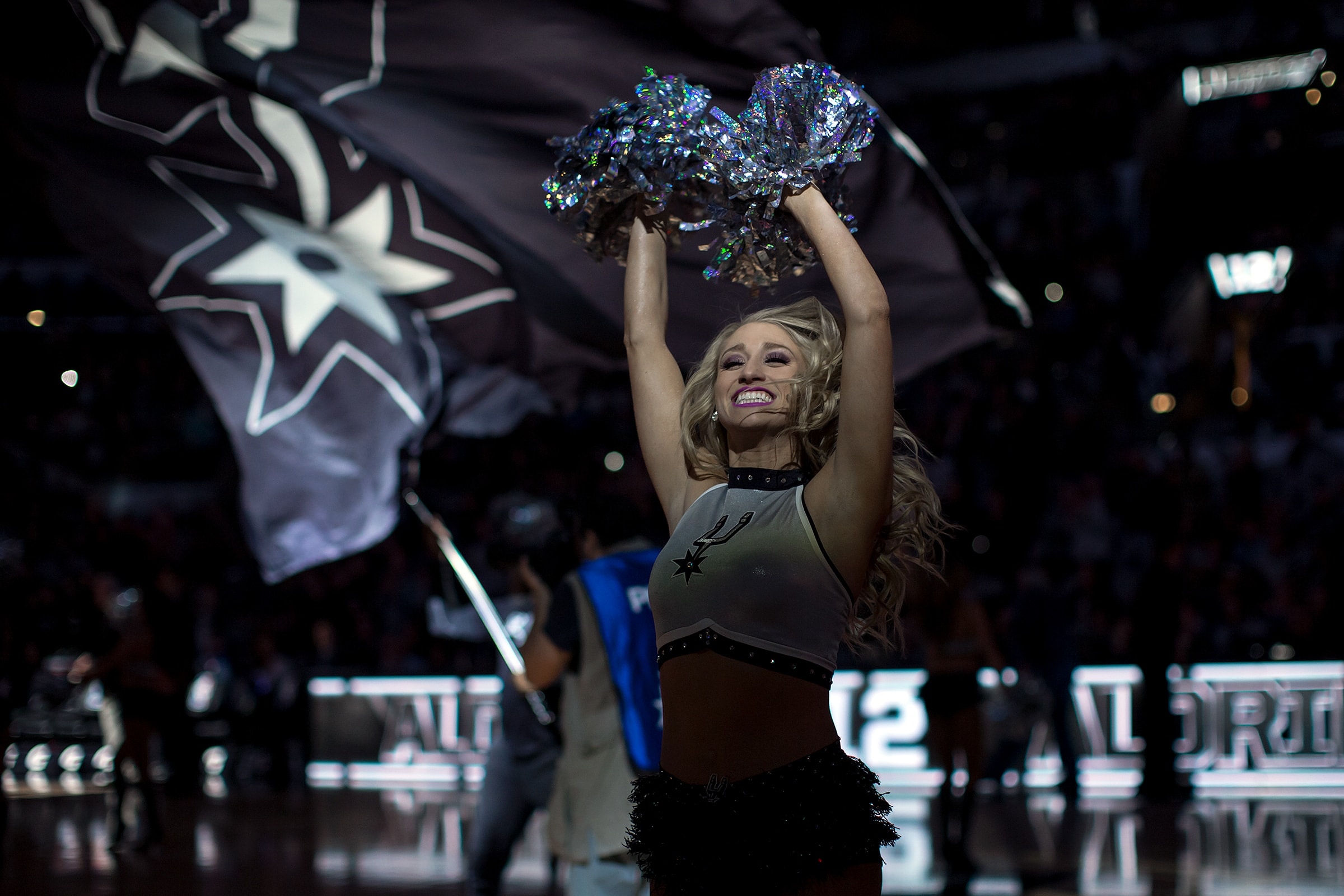 Silver Dancers: December 2017 | San Antonio Spurs
