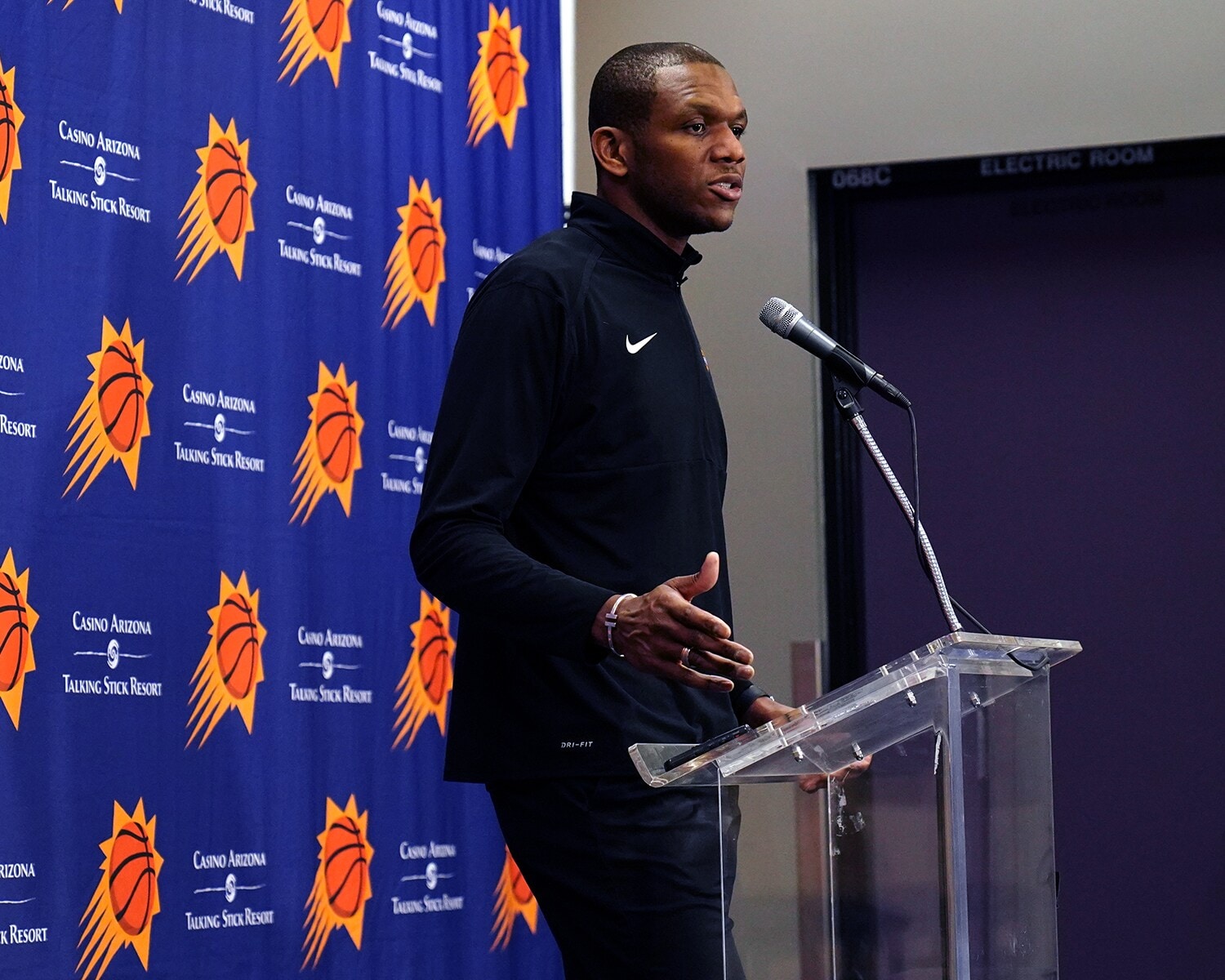 James Jones and his Message to Suns Fans Photo Gallery | NBA.com