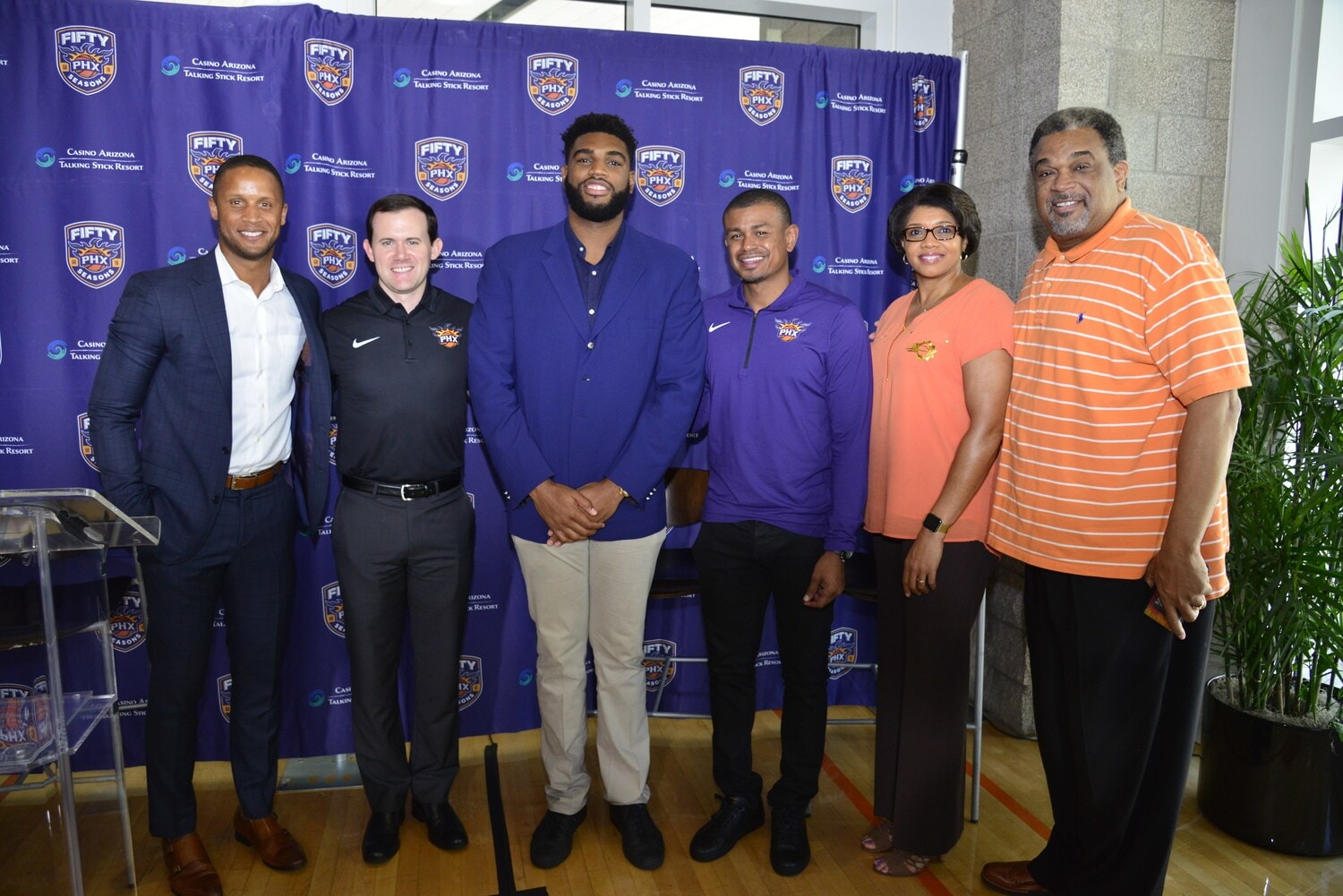 Suns Re-sign Alan Williams Photo Gallery | NBA.com