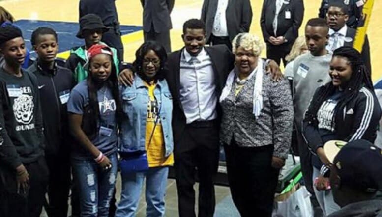 Bledsoe Reaches Out to Hometown Kids | NBA.com